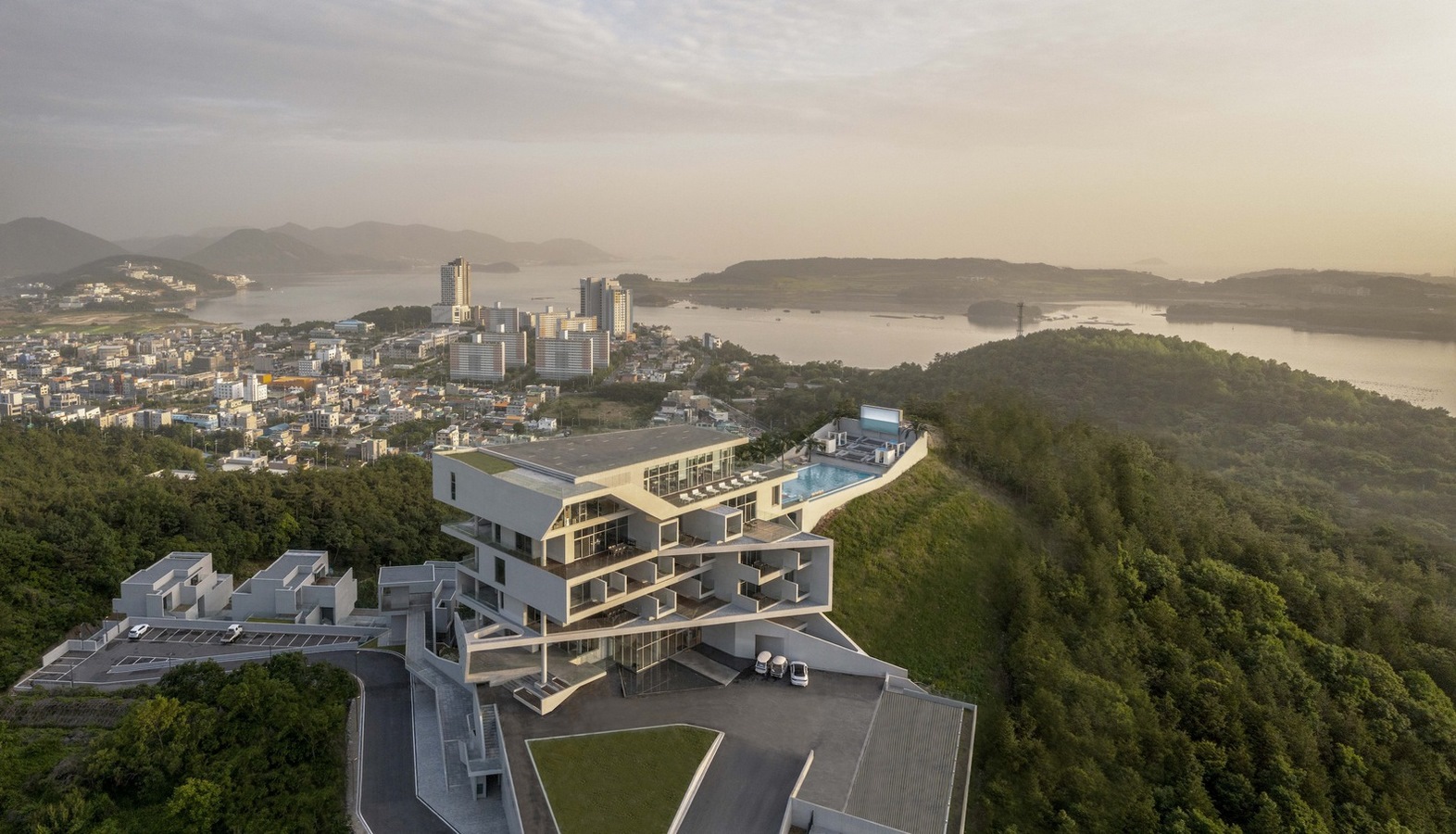 Embracing Nature and Urbanity: The Design of Fort Port by Heesoo Kwak ...